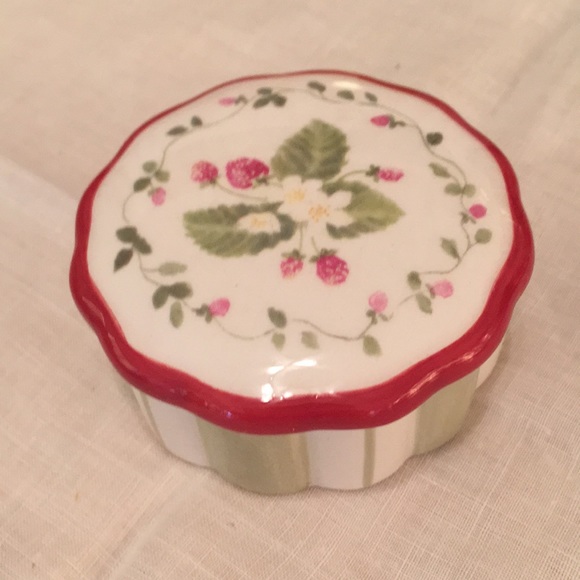 Demdaco | Accents | Demdaco Porcelain Trinket Box 204 Forget Me Nots ...